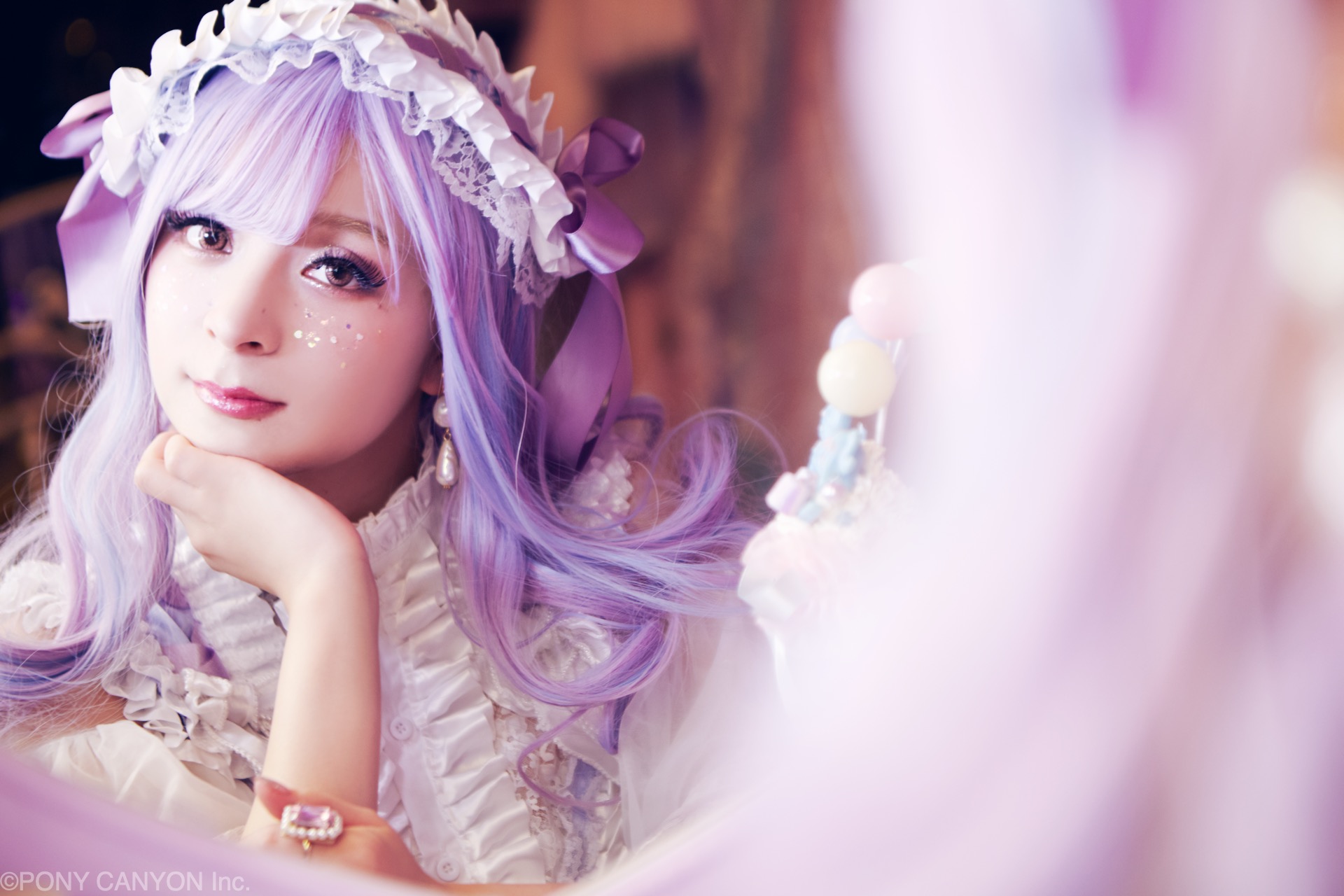 MARiA、第三弾写真集『DOLL』の先行カット公開＆オンラインイベント開催決定「MARiAは着せかえ人形」 | PONY CANYON ...