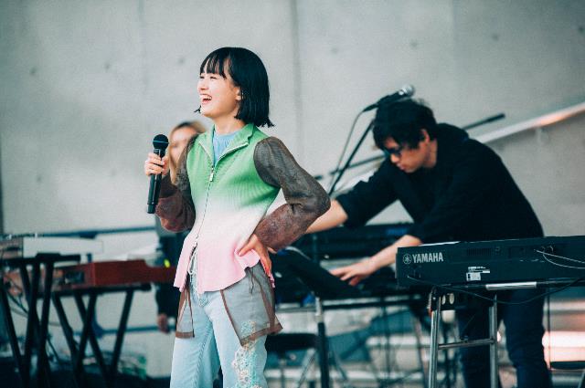 TOMOO、メジャーファーストアルバム『TWO MOON』発売記念フリーライブ＠ダイバーシティ東京のライブレポートが到着！さらに、「Super ...