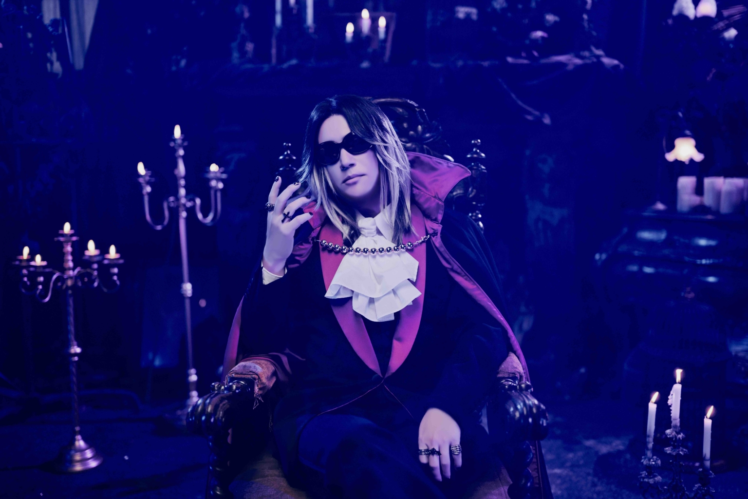 Sound HorizonのRevoが新アーティスト写真を公開！吸血鬼を思わせる衣装に身を包んだRevoに注目！「Revo’s ...