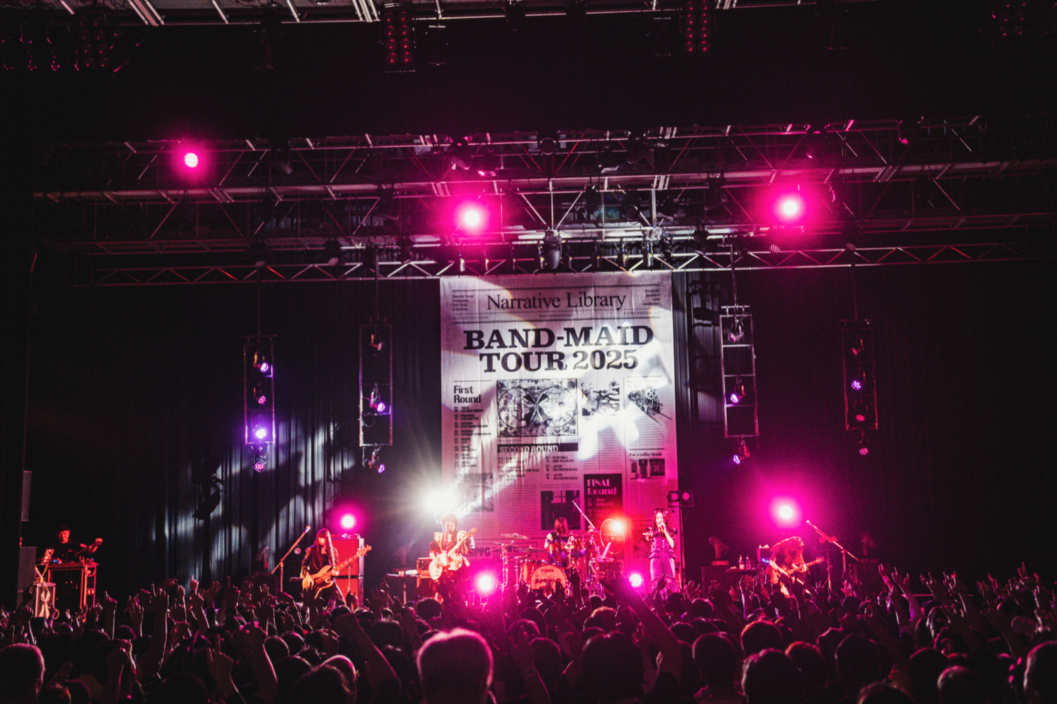 BAND-MAID、全国ツアーのFINAL ROUNDが大阪で大熱狂の開幕！HYDEのHYDE [INSIDE] LIVE 2025 ...