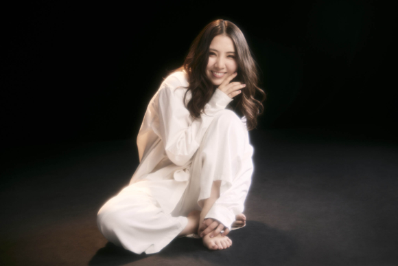 阿部真央、「じゃあ、何故」のバンド編成ライブ映像を公開！6月開幕のライブハウスツアー『年女興行』へ向けて、熱狂のステージを一足先に体感 ...